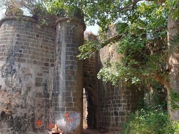 Dongri Fort - Discover India
