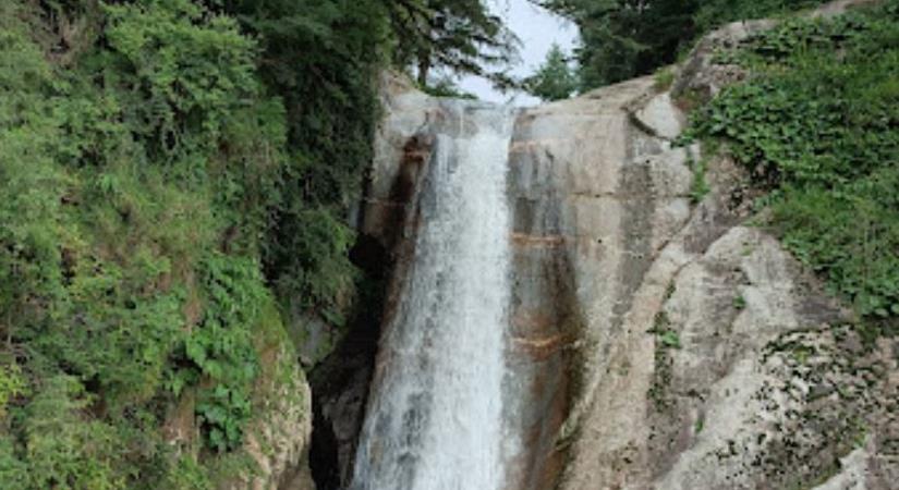 Chhoie Waterfall - Discover India
