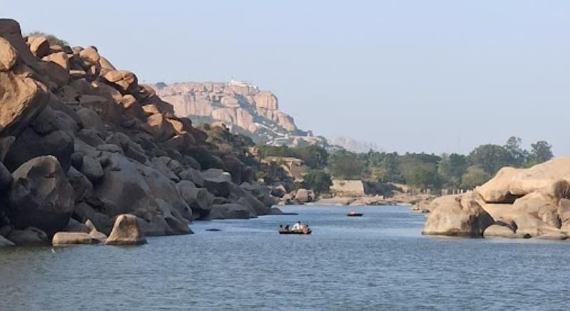Coracle Ride Hampi - Discover India