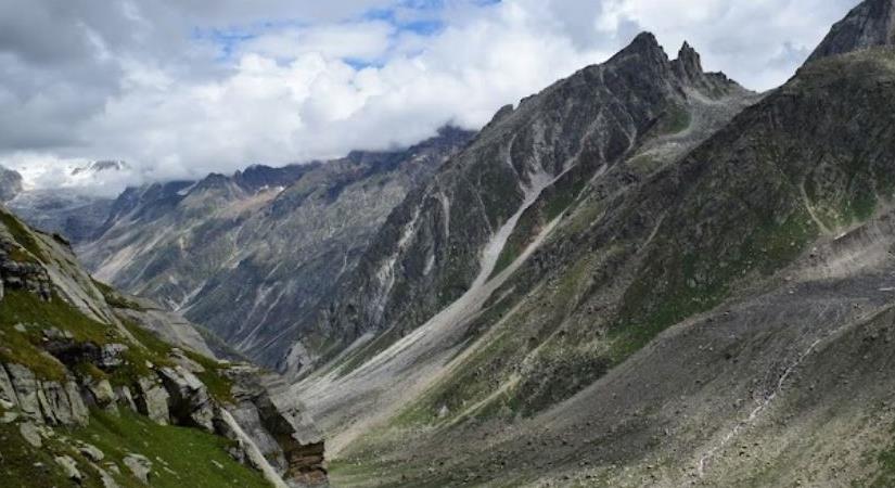 Hampta Pass Trek - Discover India