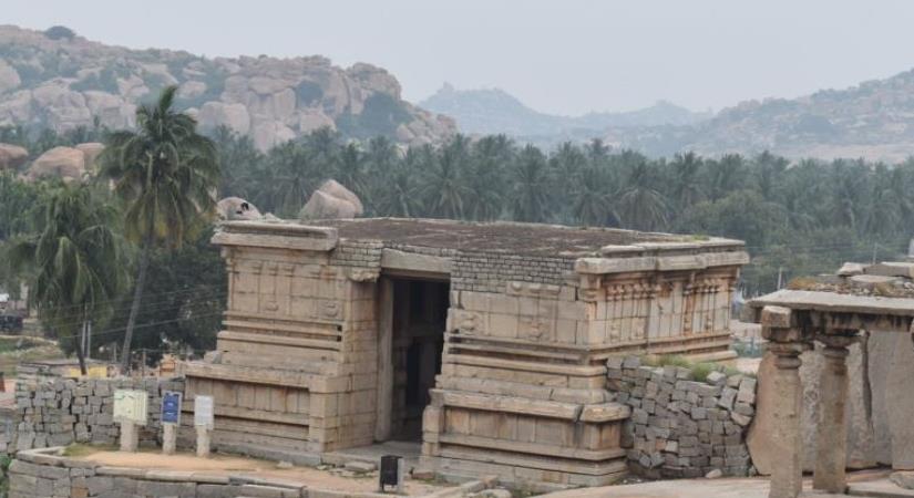 Hemakunta Hill House Hampi - Discover India