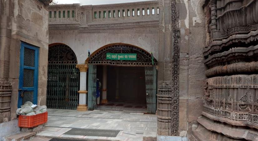 Jhuta Minar Ahmedabad - Discover India