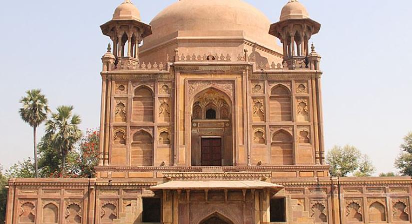 Khusro Bagh, Allahabad - Discover India