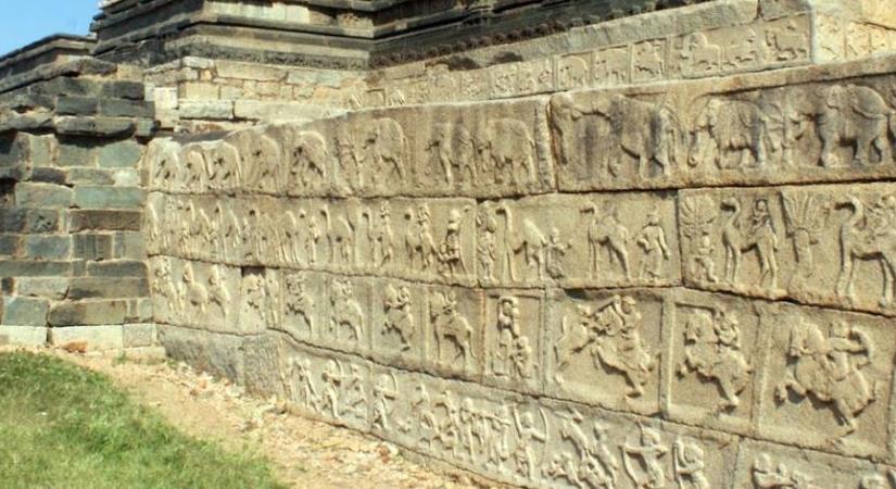 Mahanavami Dibba Hampi - Discover India