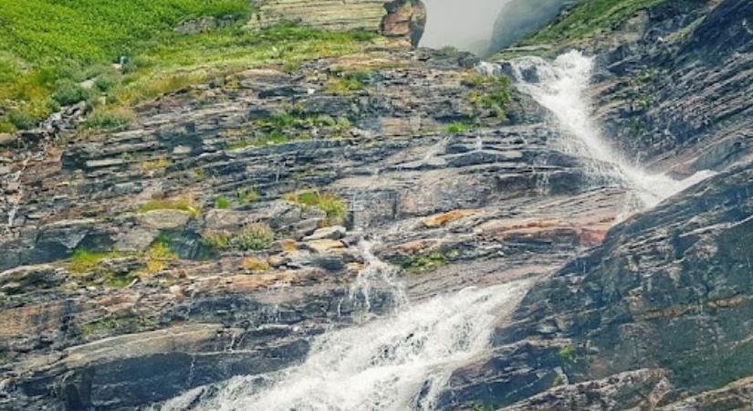 Rozy Waterfalls - Discover India